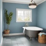 Encanto y versatilidad del gris azulado: paredes con personalidad